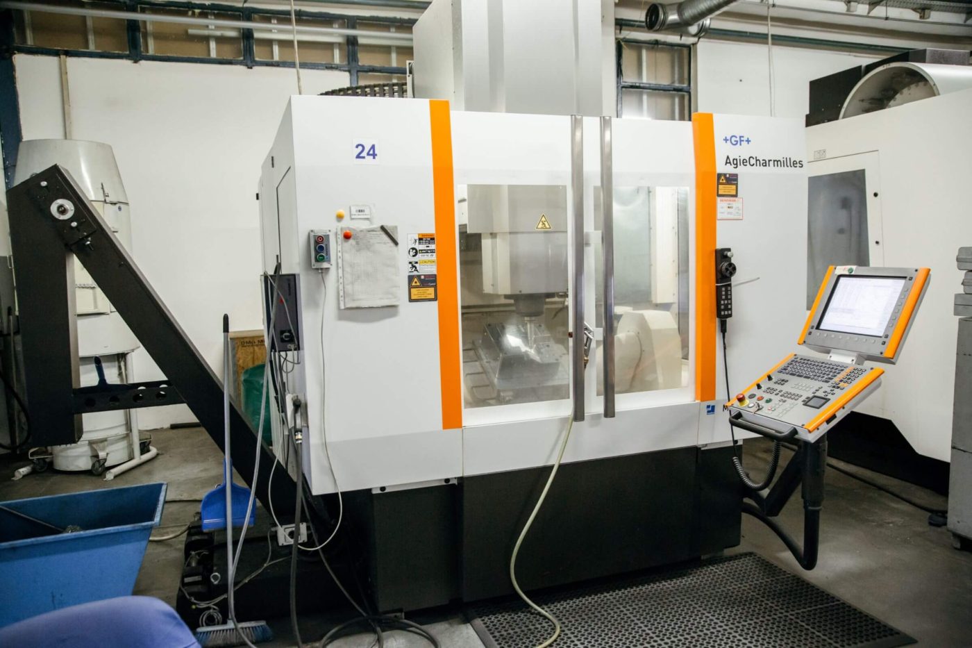 5 axis machining centre - VT Precíziós